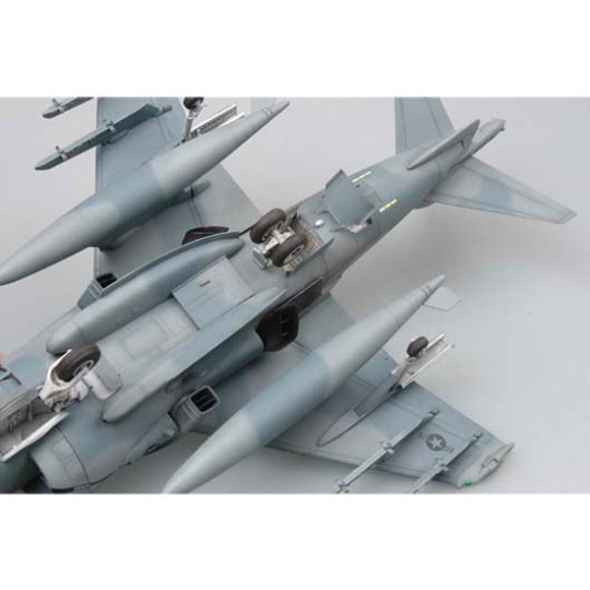 Maquette d'avion en plastique AV-8B HARRIER II - Scientific-MHD