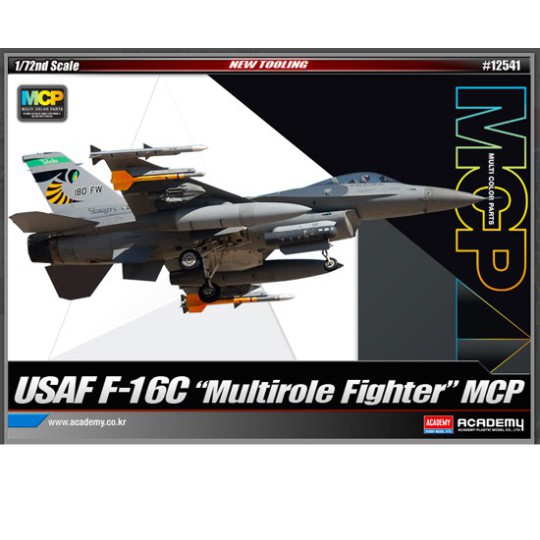 USAF F-16C MCP 1/72 plastic plane model - Scientific-MHD